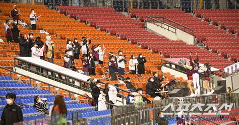 [포토] 잠실야구장 오랜만에 직관 응원