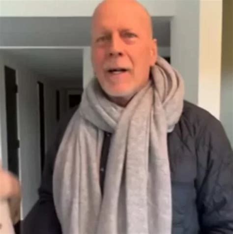 Вече не познава жена си и децата Брус Уилис си отива За Жената