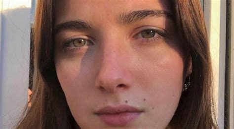 La figlia è morta pochi giorni fa papà eroe si tuffa e salva un