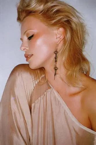 Charlize Theron Poster 33513 Online Best Prices