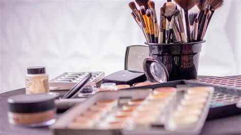 Makeup Tips To Follow गर्मियों में इन गलतियों की वजह से होता है मेकअप