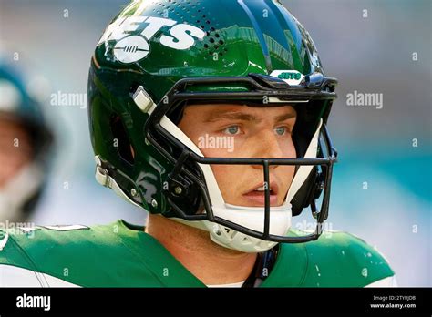 New York Jets Quarterback Zach Wilson 2 Reacts In The First Half