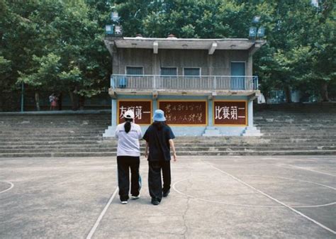 张小斐晒合照为贾玲庆生 两人素颜出镜比耶笑容灿烂新浪图片