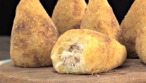 Coxinha de frango massa de batata doce e gostinho de parmesão veja receita Delicioso