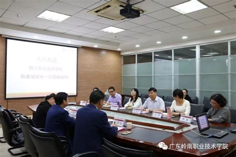 铜川职业技术学院来我校考察交流院长