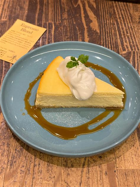 原宿来て4年とかになるけど1日たりともおんなじ日はなくて、何度目かの新卒をお出迎えして異動があって卒業があって、それが楽しいね🤙🏻🤙🏻明日何が