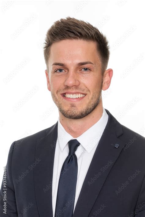 Lächelnder junger Mann im Portrait Stock Foto Adobe Stock