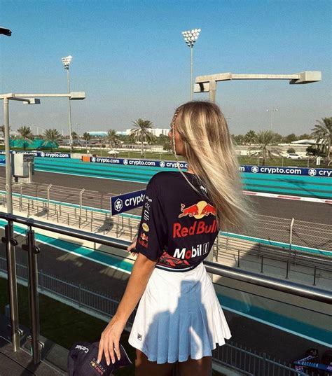 Pin On Wag Race Outfit Race Day Outfits Race Day Fashion