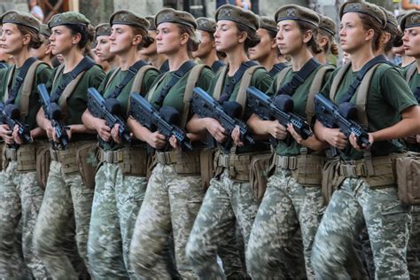 Frau Von Soldat Dominiert Telegraph