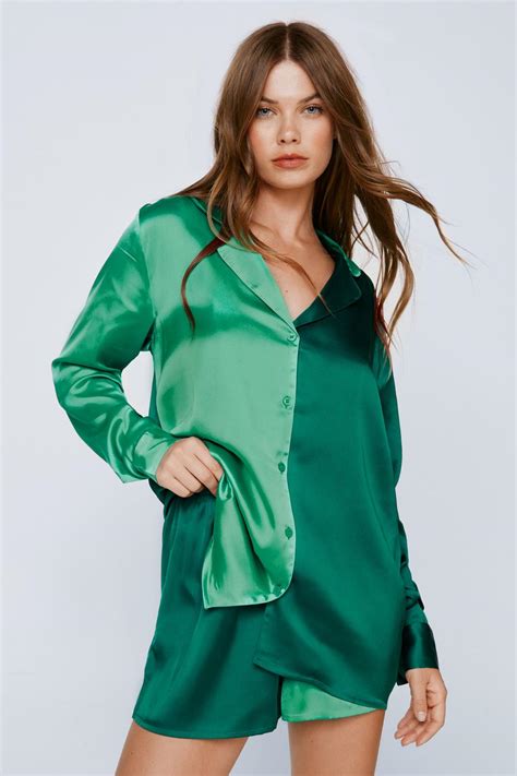 Pyjama Satiné Colorblock Avec Chemisier Et Short Nasty Gal