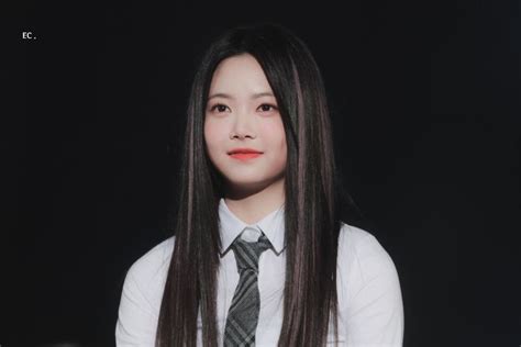 220502 LESSERAFIM Debut Showcase In 2022 Girl Twitter Girl Group