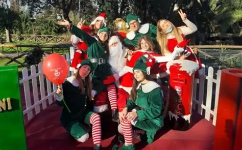Torre Annunziata Villaggio Di Babbo Natale E Degli Elfi A Villa Parnaso