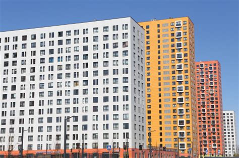 부토보 모스크바 도시 러시아에있는 새로운 건물 정면 건축의 현대적인 스타일 모스크바의 기숙사 지역에있는 주택 도시의 랜드마크