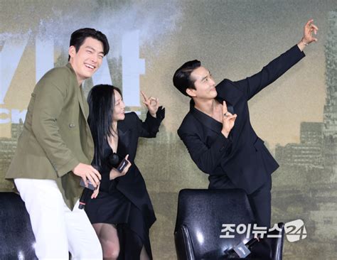 [포토]택배기사 김우빈 셀카 중독자 송 에누리 쇼핑지식 뉴스