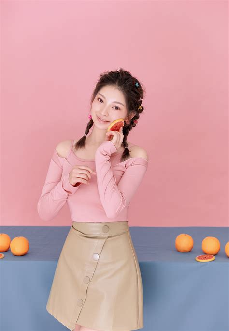 男友视角里不一样的粉红色，解锁慵懒的甜酷少女遇见yujian 站酷zcool