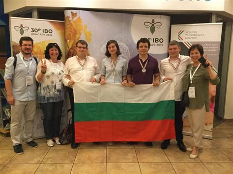 4 медала за учениците ни по биология от Международната олимпиада в Унгария снимки