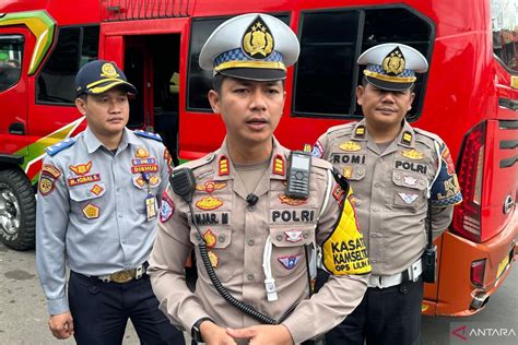 Polres Cianjur Tempatkan Petugas Di Jalur Alternatif Puncak Cianjur