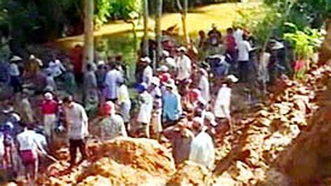 Sepuluh Orang Tewas Tertimbun Longsor News Liputan