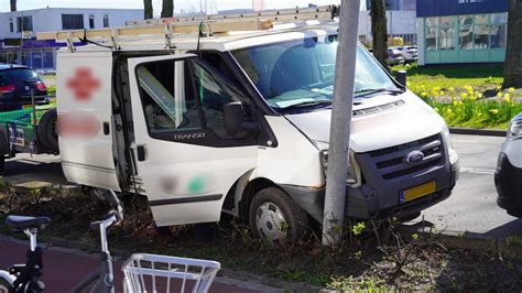 Geparkeerde Auto Verwoest Door Brand