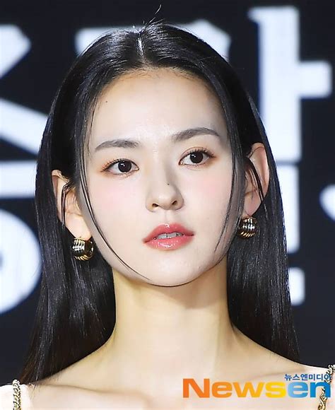 김윤혜 매력적인 표정 포토엔hd