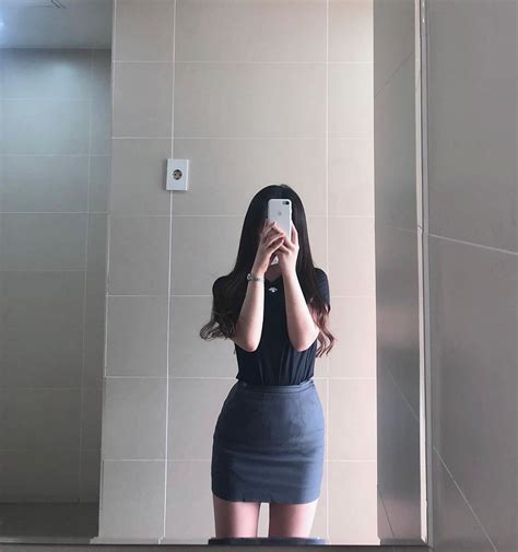 지 윤 19 On Instagram 책임질 자신 있으면 앞으로도 그렇게 살든가” 여배우 교복