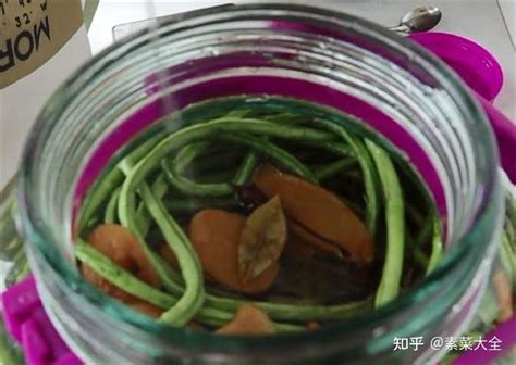 教你在家腌酸豆角一次买10斤腌制起来方法简单放一年不会坏 知乎