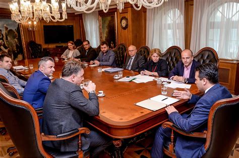 Премиерот Заев и министерот Тевдовски Владата останува посветена на