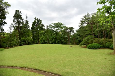 松戸市戸定歴史館 on Twitter 戸定邸 の 書院造庭園 です芝生を広く張った庭で 国指定名勝 です 表座敷 に座って庭を