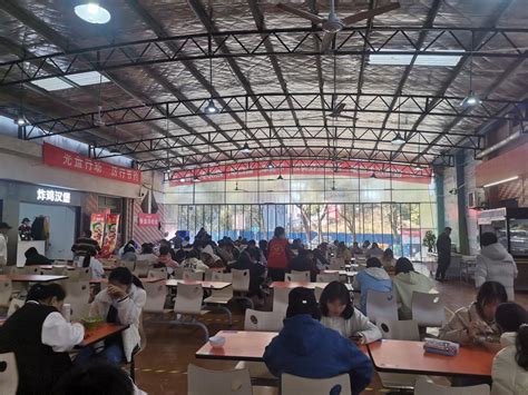 坚守岗位 暖胃更暖心 ——电商与旅游学院学生会（权益部）食堂值班工作顺利开展 宜春职业技术学院