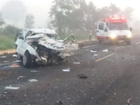Carros colidem de frente e cinco pessoas morrem na BR 060 JD1 Notícias
