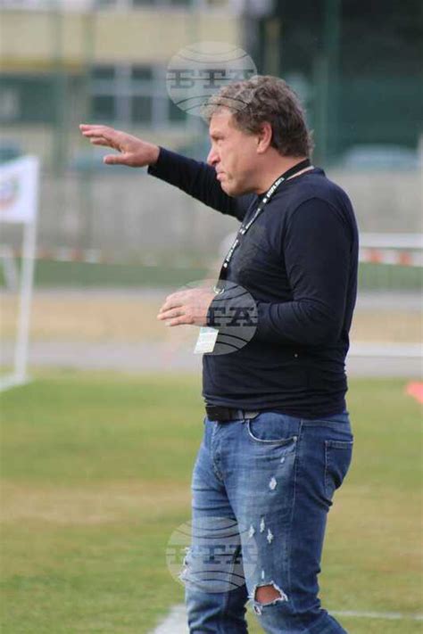 Дисциплинарната комисия към БФС отне правата на Велислав Вуцов за три мача Утро