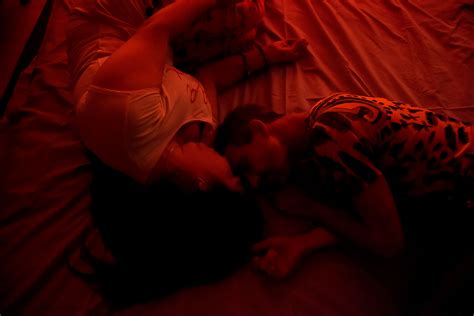 Injuve alertó sobre los riesgos de tener relaciones sexuales en tiempos de COVID 19 Infobae