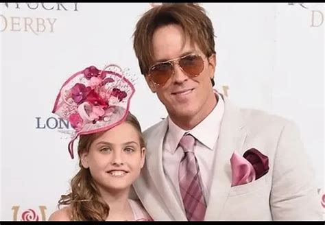 Дочь Анны Николь Смит Дэннилин посетила светское мероприятие с отцом Ларри Биркхедом