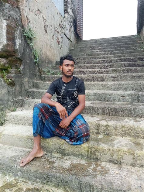 Md Piru Molla অফিসের সামনে এসে গাড়ি থেকে নামতে যাব এমন সময়