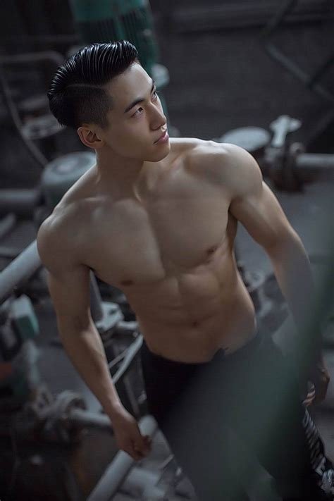 硬汉写真筋肉分明，曲线硬朗，散发着男人雄性气息 搜狐大视野 搜狐新闻