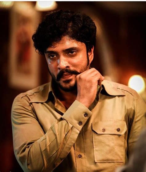 Vasishta Simha ಟಗರು ಚಿಟ್ಟೆ ವಸಿಷ್ಠ ಸಿಂಹಗೆ ಬರ್ತ್ ಡೇ ಸಂಭ್ರಮ ಲವ್ ಲಿ ಚಿತ್ರದ ಟೀಸರ್ ಬಿಡುಗಡೆ News18