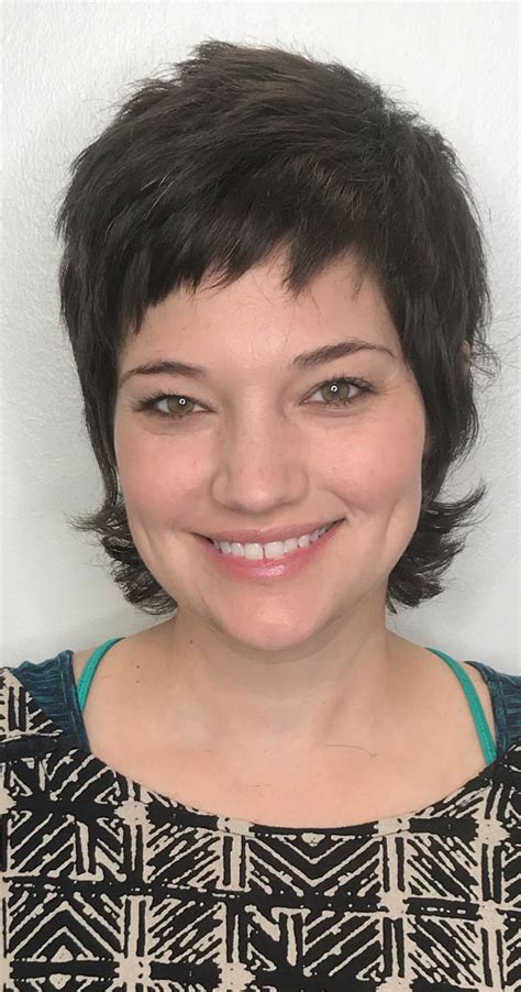 33 Flattering Short Haircuts For Chubby Women Brunette Soft Textured