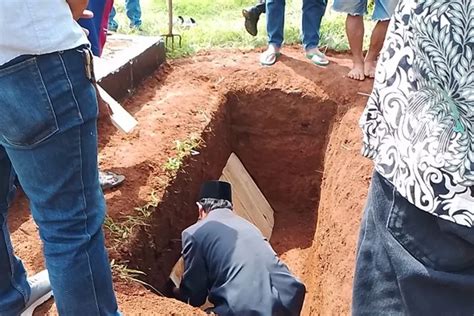 Pemakaman Pelaku Pembunuhan Sadis Di Bandung Barat Ditolak Warga