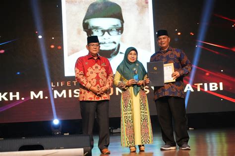 Jejak Dedikasi Dan Pengabdian Luar Biasa Kh Moch Miskun Asy Syatibi