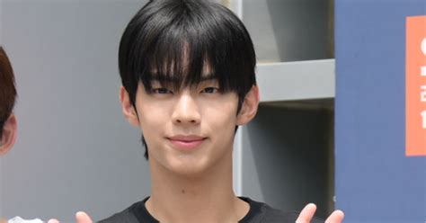 Md포토 투어스 도훈 해맑게 인사를