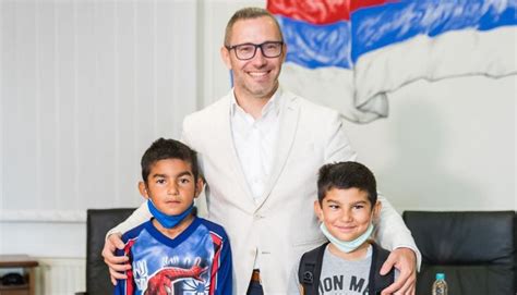 Dodjeljena Sredstva Za Udžbenike Učenicima Romske Populacije Foto
