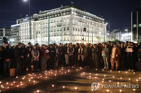 57명 사망 그리스 열차사고 역장 과실치사 혐의로 기소돼