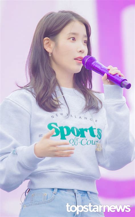 [hd포토] 아이유 Iu 밤샘 작업으로 업데이트…밤새고 왔는데 비주얼 이정도 뉴발란스 런온 서울 우먼스 네이트 연예