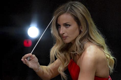 Una Venezi A Venezia La Nomina Del Direttore Dorchestra Per La Guida Del Teatro La Fenice Open