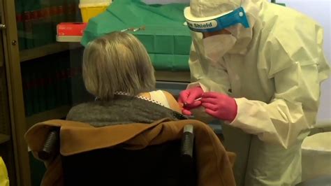 Covid In Lombardia Arriva La Quinta Dose Per Over 60 E Pazienti