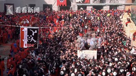 疫情之下意大利举行“橘子大战” 约15000人参加凤凰网