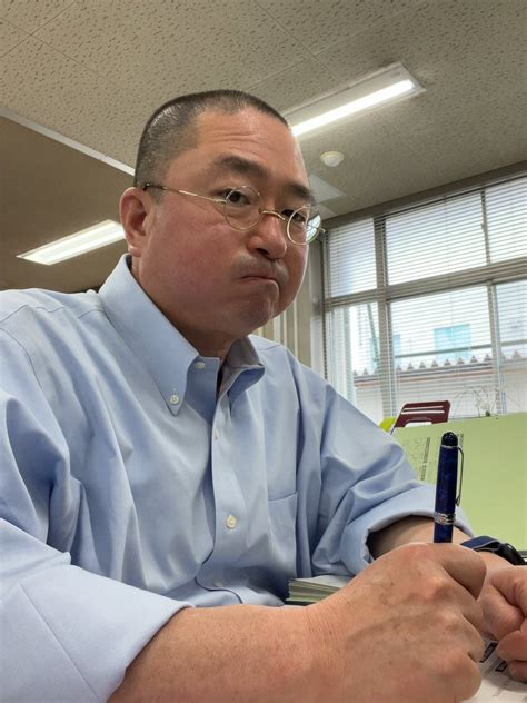 岳狸 on Twitter 職場のお隣さんの敷地除虫菊畑になってて壮観是非このまま放っておいて ナナホシテントウとナミテントウ
