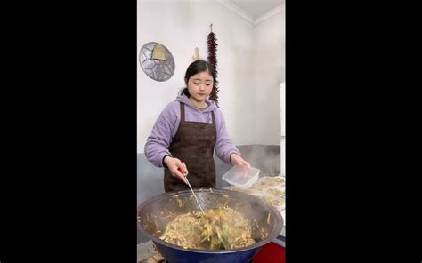 工地摆摊第8天，吃我盒饭的人越来越多了 我是丽莎l 我是丽莎l 哔哩哔哩视频