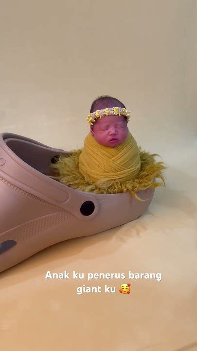 Terlihat Mini Di Sendal Crocs Shortsvideo Shortvideo Angelinngel