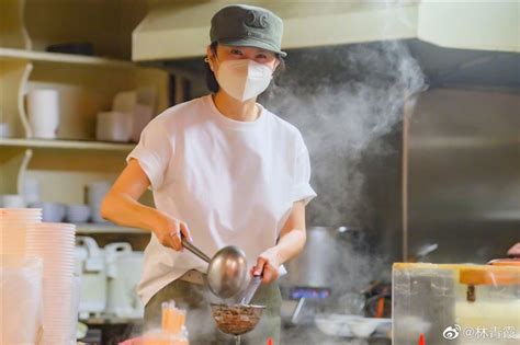 林青霞現身台北麵攤親自煮麵 洩下月行程粉全嗨翻：感覺很好！ 娛樂星聞